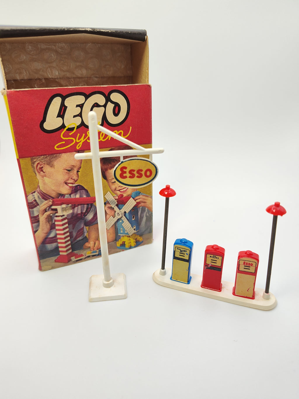 Set 231-2, Esso Pumps/Sign – United Brick Co®