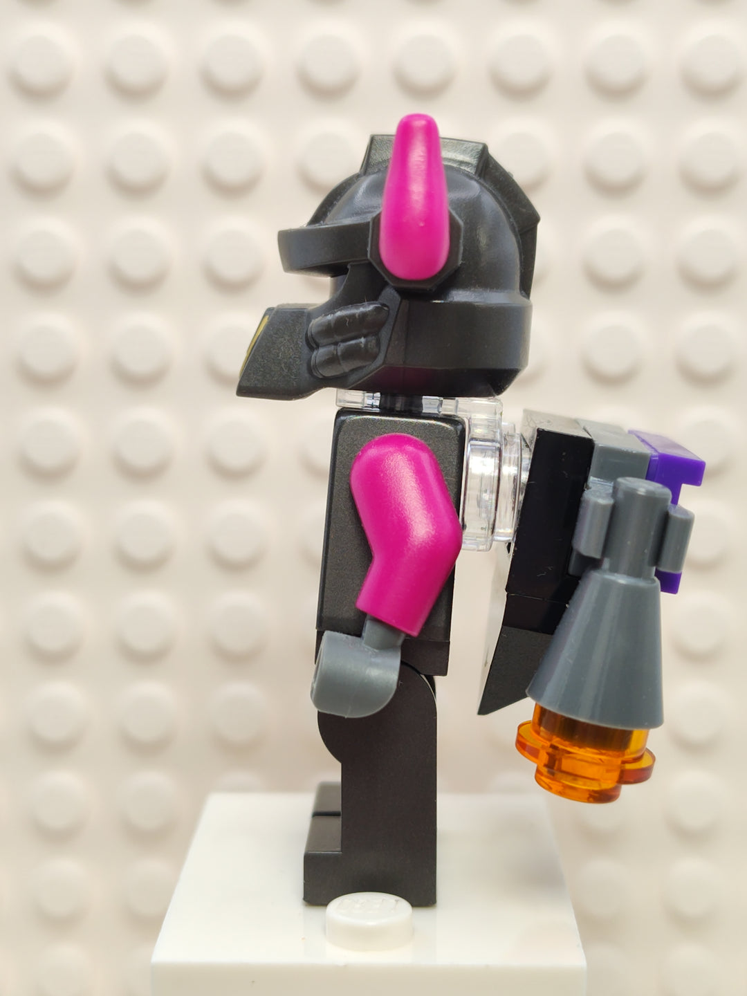 Bull Clone Bob with Jet Pack, mk048 – Atlanta Brick Co