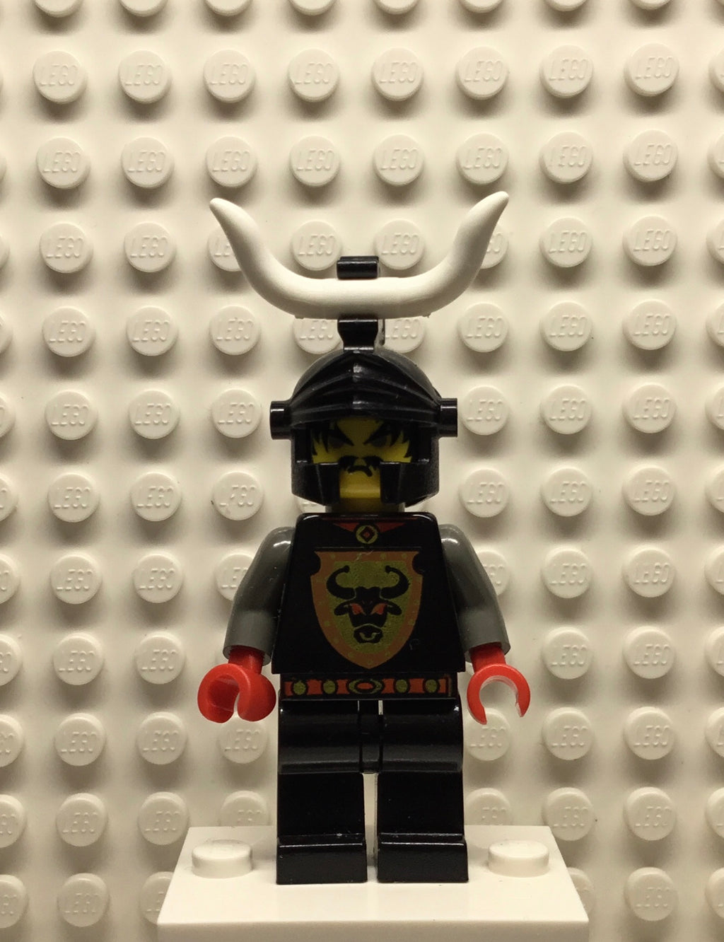 Knights Kingdom I, Cedric the Bull, Black Dragon Helmet, Horns, cas046 ...