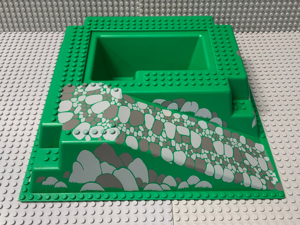 32x32 Raised Baseplate W/ Ramp & Pit, Gray/Gray Pattern 2552px6 LEGO ...